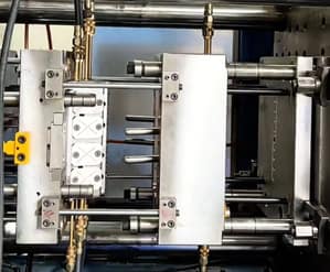 Understanding the Differences Between 2-Plate and 3-Plate Molds